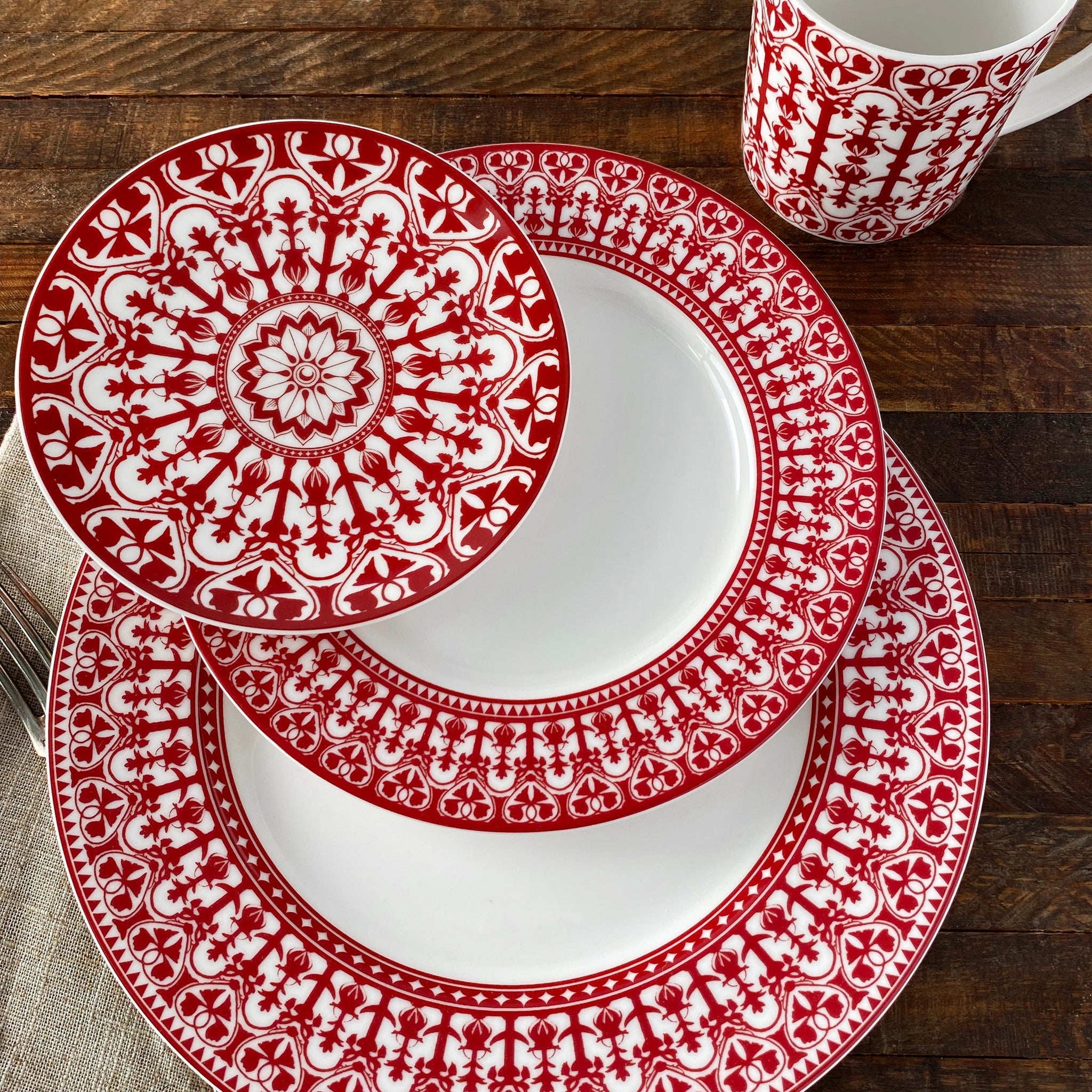 Casablanca Crimson Rimmed Dinner Plate