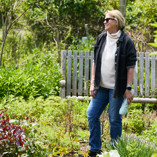 HighCampFlaskLightBlueLucyShawnsmilingsquare_600x.jpg?v=1750946518